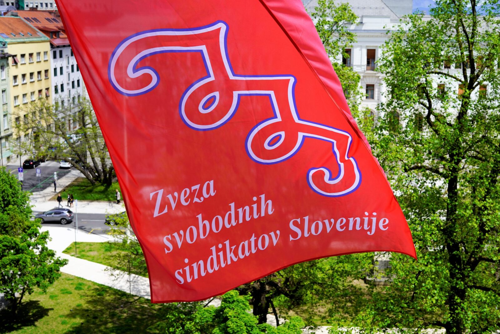 Poziv ZSSS: Uskladitev minimalne plače v letu 2025 naj bo primerno ...